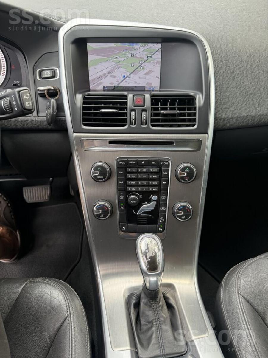 Black Volvo XC60 2013 in Riga, with an engine capacity of 2.40 L and mileage of 279 thousand km for 10380 €, photo 16 on AUTOMOTO.COM.LV