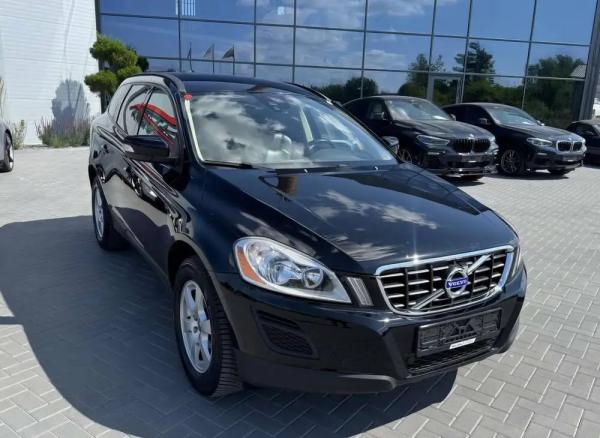 Melns Volvo XC60 2013 Telšiai, ar dzinēja tilpumu 2.00 L un nobraukumu 171 tūkst. km par 7990 €, foto 1 vietnē AUTOMOTO.COM.LV
