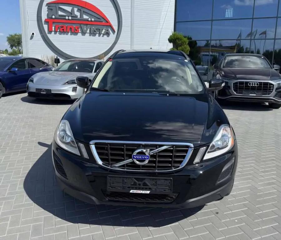 Black Volvo XC60 2013 in Telschi, with an engine capacity of 2.00 L and mileage of 171 thousand km for 7990 €, photo 4 on AUTOMOTO.COM.LV