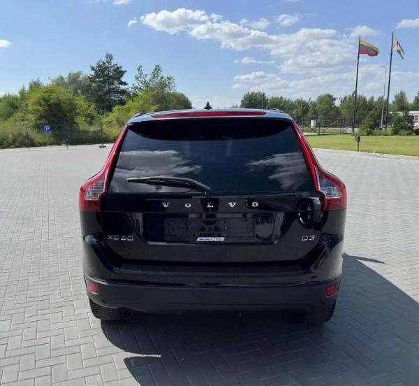 Melns Volvo XC60 2013 Telšiai, ar dzinēja tilpumu 2.00 L un nobraukumu 171 tūkst. km par 7990 €, foto 8 vietnē AUTOMOTO.COM.LV