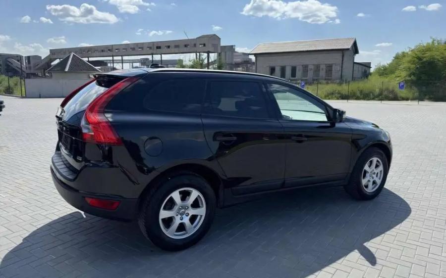 Black Volvo XC60 2013 in Telschi, with an engine capacity of 2.00 L and mileage of 171 thousand km for 7990 €, photo 10 on AUTOMOTO.COM.LV