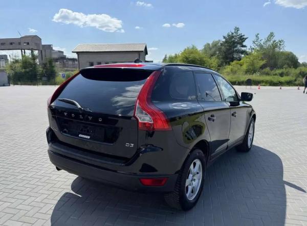 Melns Volvo XC60 2013 Telšiai, ar dzinēja tilpumu 2.00 L un nobraukumu 171 tūkst. km par 7990 €, foto 10 vietnē AUTOMOTO.COM.LV