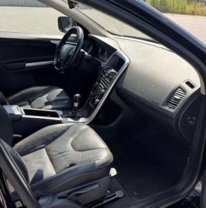 Black Volvo XC60 2013 in Telschi, with an engine capacity of 2.00 L and mileage of 171 thousand km for 7990 €, photo 12 on AUTOMOTO.COM.LV