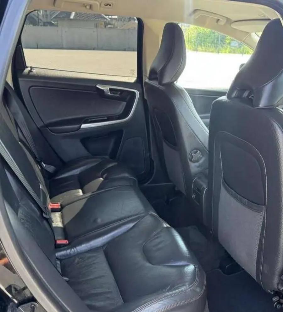Black Volvo XC60 2013 in Telschi, with an engine capacity of 2.00 L and mileage of 171 thousand km for 7990 €, photo 14 on AUTOMOTO.COM.LV