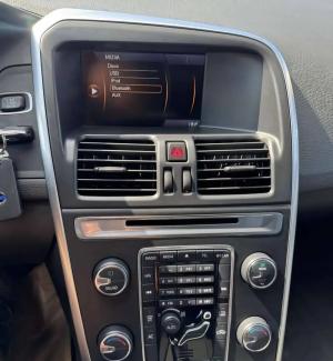 Black Volvo XC60 2013 in Telschi, with an engine capacity of 2.00 L and mileage of 171 thousand km for 7990 €, photo 21 on AUTOMOTO.COM.LV