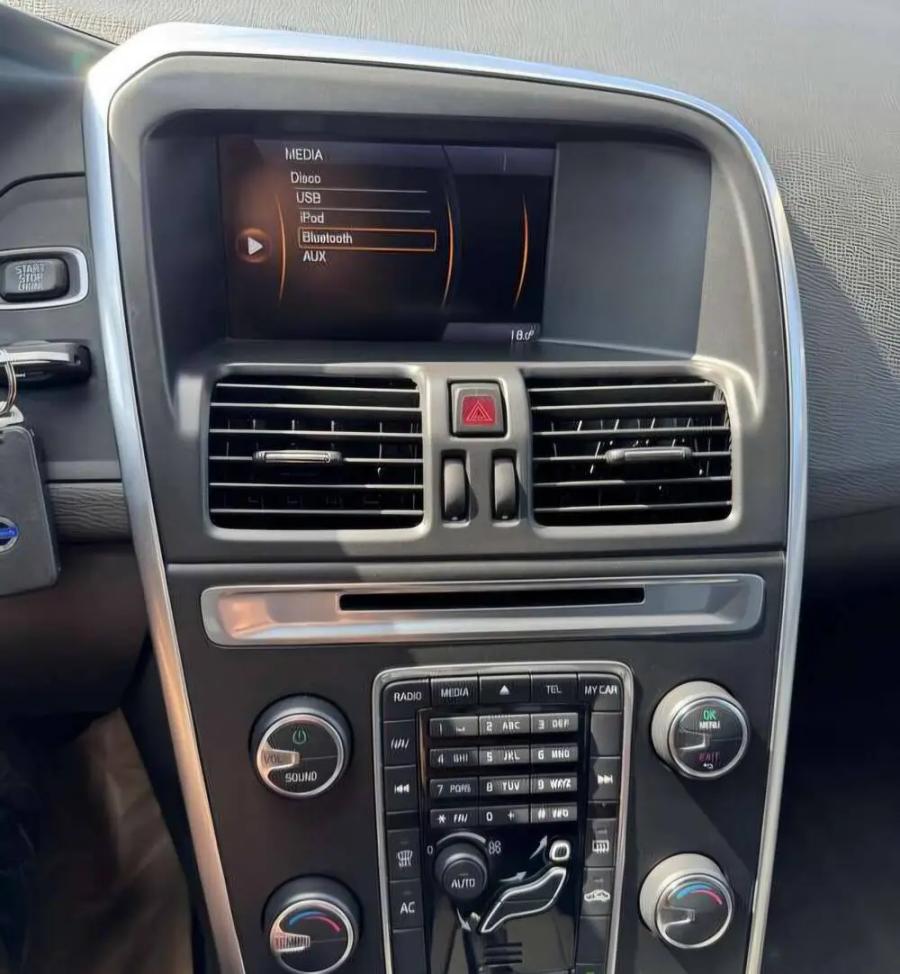 Black Volvo XC60 2013 in Telschi, with an engine capacity of 2.00 L and mileage of 171 thousand km for 7990 €, photo 21 on AUTOMOTO.COM.LV