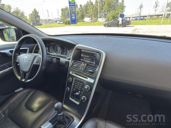 Melns Volvo XC60 2013 Rīga, ar dzinēja tilpumu 2.00 L un nobraukumu 0 tūkst. km par 8450 €, foto 7 vietnē AUTOMOTO.COM.LV