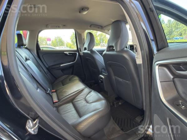 Melns Volvo XC60 2013 Rīga, ar dzinēja tilpumu 2.00 L un nobraukumu 0 tūkst. km par 8450 €, foto 8 vietnē AUTOMOTO.COM.LV