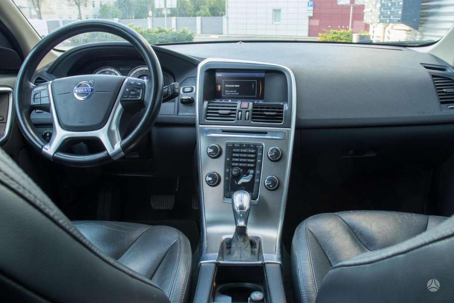 Melns Volvo XC60 2013 Viļņa, ar dzinēja tilpumu 2.95 L un nobraukumu 186 tūkst. km par 7500 €, foto 6 vietnē AUTOMOTO.COM.LV