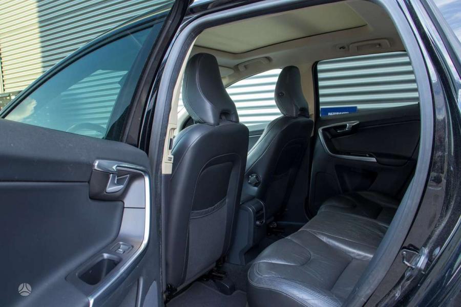 Melns Volvo XC60 2013 Viļņa, ar dzinēja tilpumu 2.95 L un nobraukumu 186 tūkst. km par 7500 €, foto 8 vietnē AUTOMOTO.COM.LV