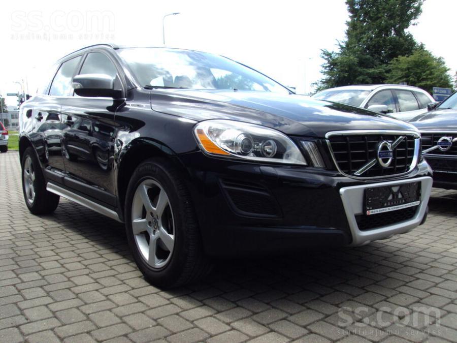 Black Volvo XC60 2013 in Riga, with an engine capacity of 2.40 L and mileage of 118 thousand km for 14700 €, photo 3 on AUTOMOTO.COM.LV