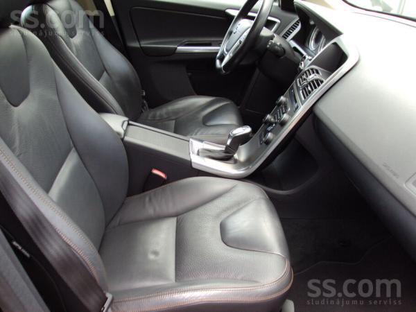Melns Volvo XC60 2013 Rīga, ar dzinēja tilpumu 2.40 L un nobraukumu 118 tūkst. km par 15000 €, foto 7 vietnē AUTOMOTO.COM.LV