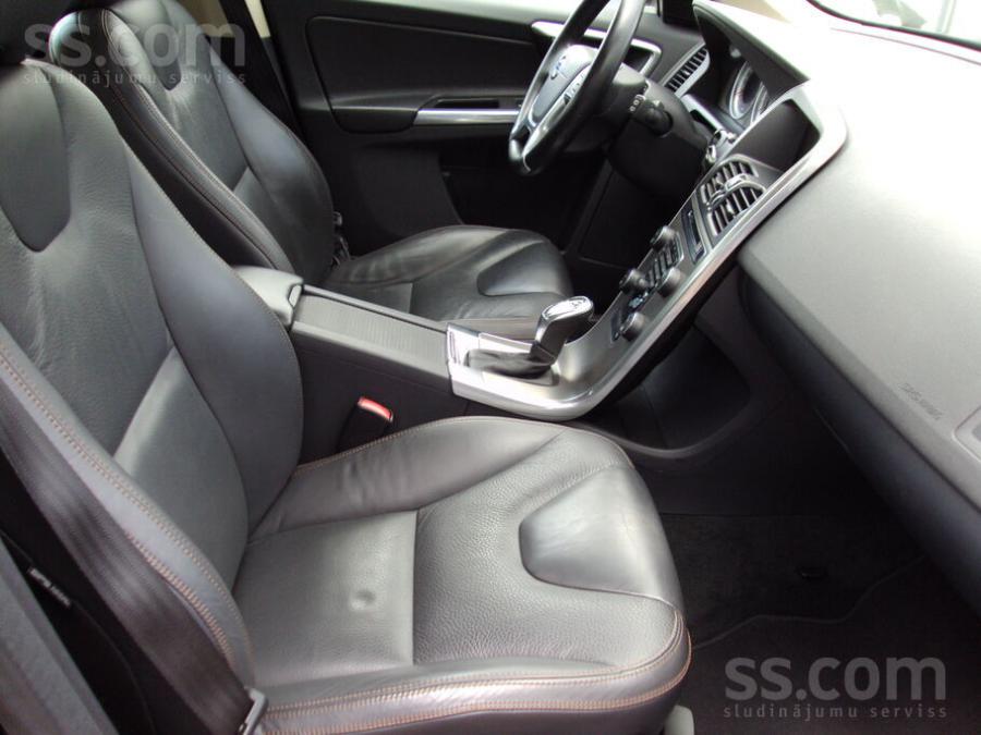 Black Volvo XC60 2013 in Riga, with an engine capacity of 2.40 L and mileage of 118 thousand km for 14700 €, photo 8 on AUTOMOTO.COM.LV