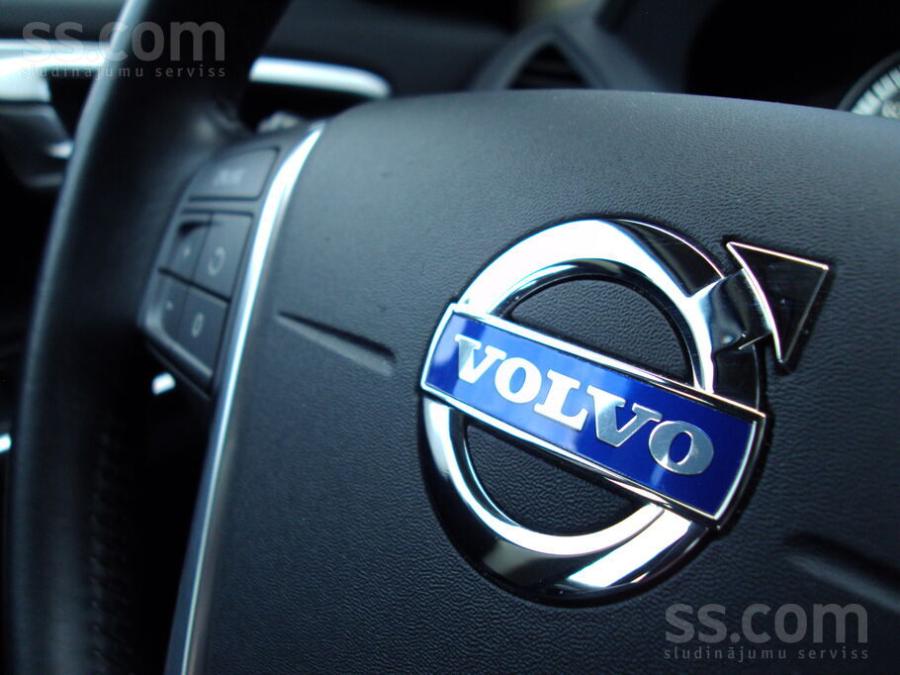 Black Volvo XC60 2013 in Riga, with an engine capacity of 2.40 L and mileage of 118 thousand km for 14700 €, photo 11 on AUTOMOTO.COM.LV