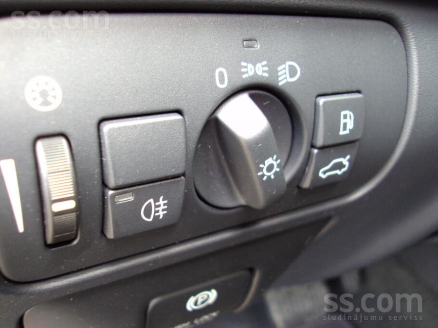 Black Volvo XC60 2013 in Riga, with an engine capacity of 2.40 L and mileage of 118 thousand km for 14700 €, photo 13 on AUTOMOTO.COM.LV