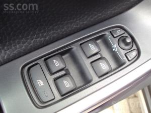 Black Volvo XC60 2013 in Riga, with an engine capacity of 2.40 L and mileage of 118 thousand km for 14700 €, photo 14 on AUTOMOTO.COM.LV