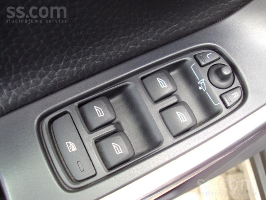 Black Volvo XC60 2013 in Riga, with an engine capacity of 2.40 L and mileage of 118 thousand km for 14700 €, photo 14 on AUTOMOTO.COM.LV