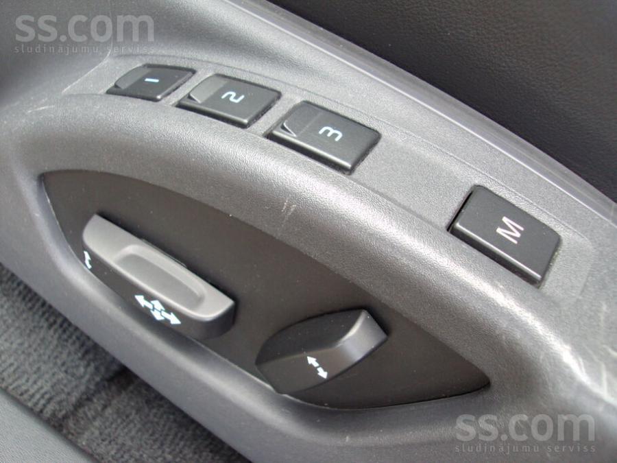 Black Volvo XC60 2013 in Riga, with an engine capacity of 2.40 L and mileage of 118 thousand km for 14700 €, photo 15 on AUTOMOTO.COM.LV