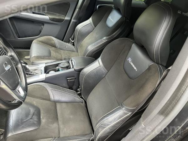 Melns Volvo XC60 2013 Rīga, ar dzinēja tilpumu 2.40 L un nobraukumu 337 tūkst. km par 11000 €, foto 10 vietnē AUTOMOTO.COM.LV