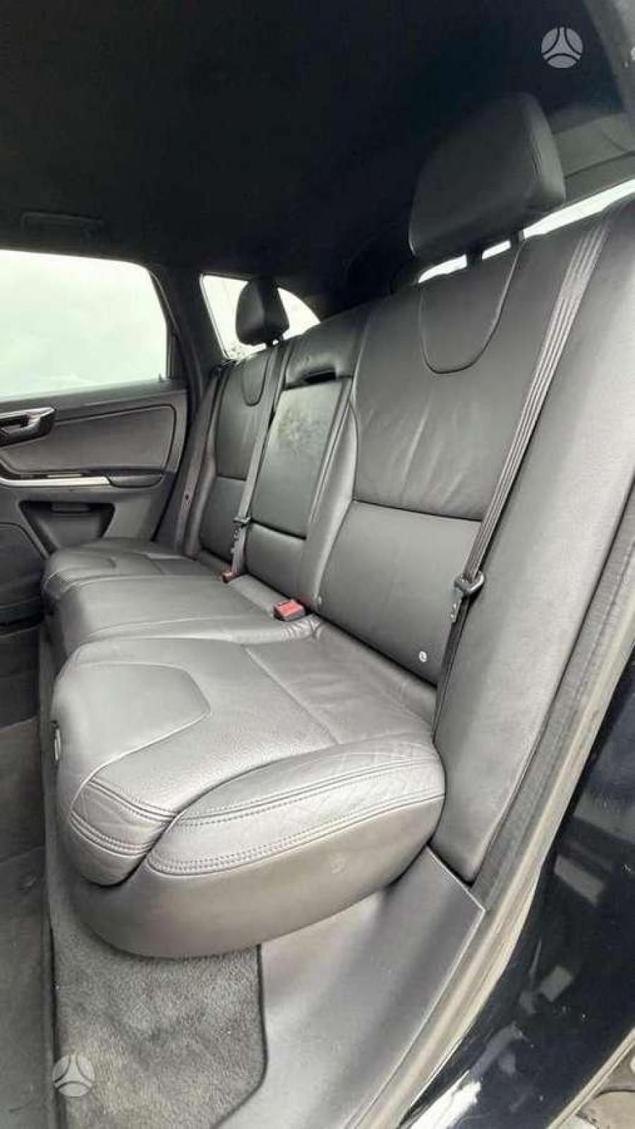 Melns Volvo XC60 2013 Šauļi, ar dzinēja tilpumu 1.98 L un nobraukumu 264 tūkst. km par 13750 €, foto 25 vietnē AUTOMOTO.COM.LV