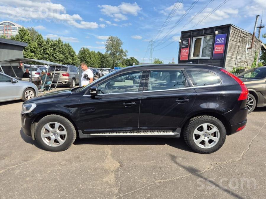Melns Volvo XC60 2013 Rīga, ar dzinēja tilpumu 2.00 L un nobraukumu 215 tūkst. km par 9990 €, foto 10 vietnē AUTOMOTO.COM.LV