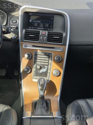 Melns Volvo XC60 2013 Rīga, ar dzinēja tilpumu 2.00 L un nobraukumu 215 tūkst. km par 9990 €, foto 13 vietnē AUTOMOTO.COM.LV