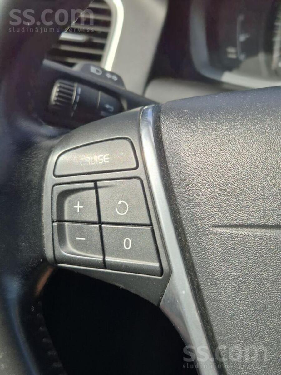 Melns Volvo XC60 2013 Rīga, ar dzinēja tilpumu 2.00 L un nobraukumu 215 tūkst. km par 9990 €, foto 21 vietnē AUTOMOTO.COM.LV