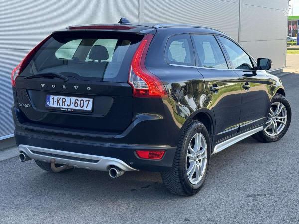 Black Volvo XC60 2013 in Utena, with an engine capacity of 2.40 L and mileage of 263 thousand km for 10250 €, photo 4 on AUTOMOTO.COM.LV