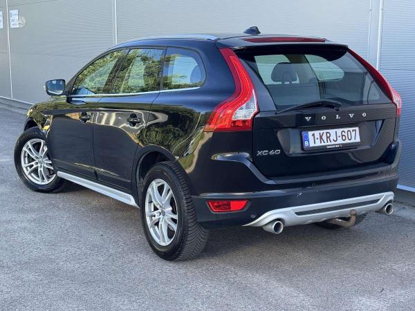 Black Volvo XC60 2013 in Utena, with an engine capacity of 2.40 L and mileage of 263 thousand km for 10250 €, photo 8 on AUTOMOTO.COM.LV