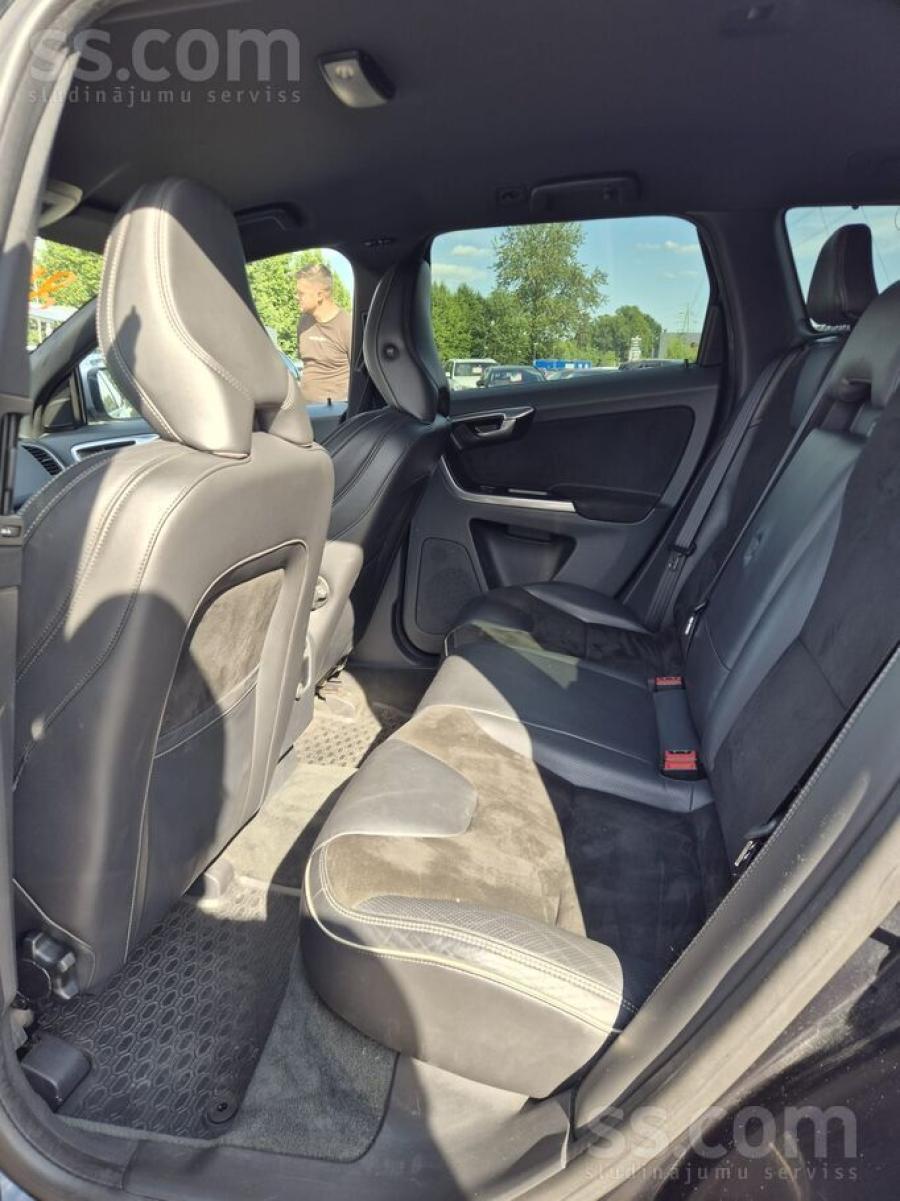Melns Volvo XC60 2013 Rīga, ar dzinēja tilpumu 2.40 L un nobraukumu 338 tūkst. km par 11490 €, foto 11 vietnē AUTOMOTO.COM.LV