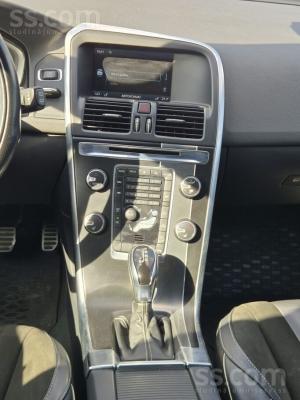 Melns Volvo XC60 2013 Rīga, ar dzinēja tilpumu 2.40 L un nobraukumu 338 tūkst. km par 11490 €, foto 13 vietnē AUTOMOTO.COM.LV