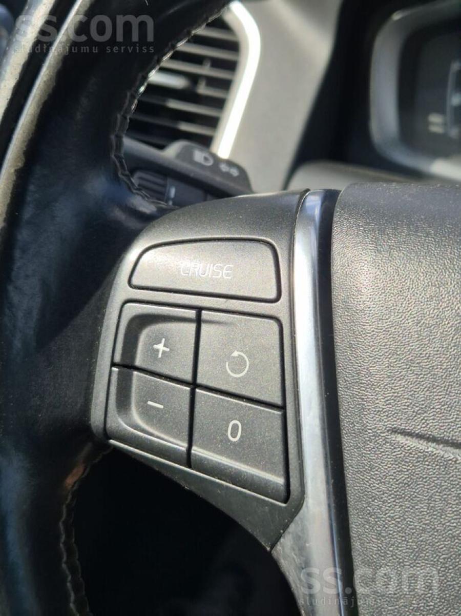 Melns Volvo XC60 2013 Rīga, ar dzinēja tilpumu 2.40 L un nobraukumu 338 tūkst. km par 11490 €, foto 16 vietnē AUTOMOTO.COM.LV