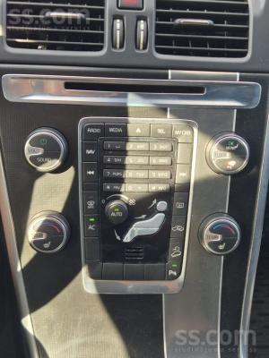 Melns Volvo XC60 2013 Rīga, ar dzinēja tilpumu 2.40 L un nobraukumu 338 tūkst. km par 11490 €, foto 18 vietnē AUTOMOTO.COM.LV