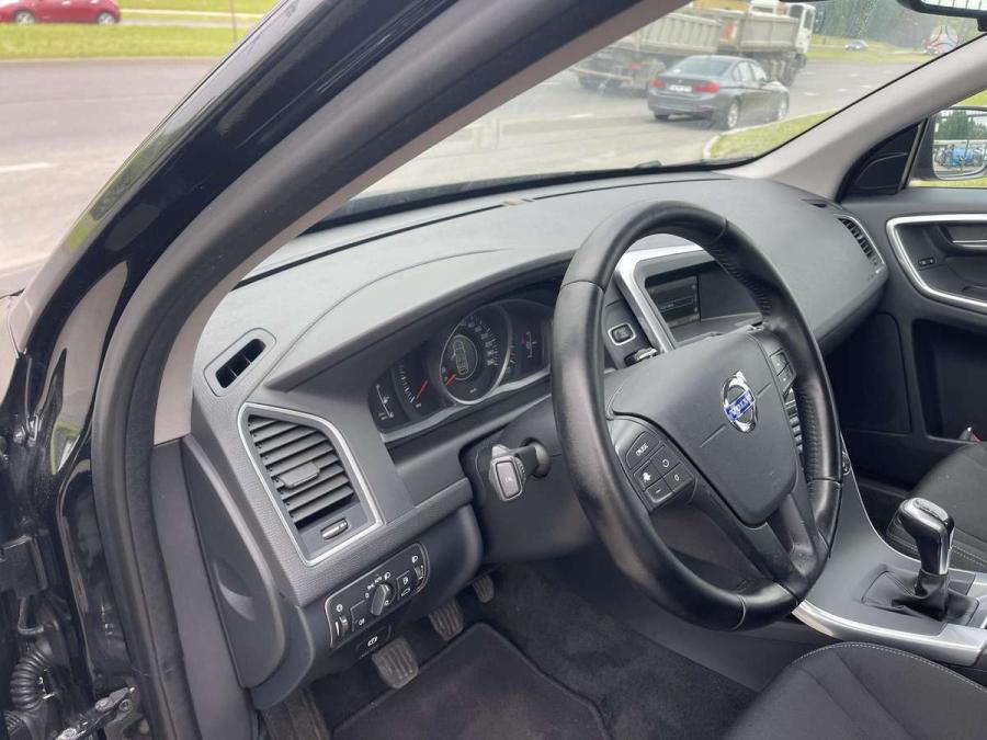Melns Volvo XC60 2013 Kauņa, ar dzinēja tilpumu 1.97 L un nobraukumu 279 tūkst. km par 7950 €, foto 19 vietnē AUTOMOTO.COM.LV