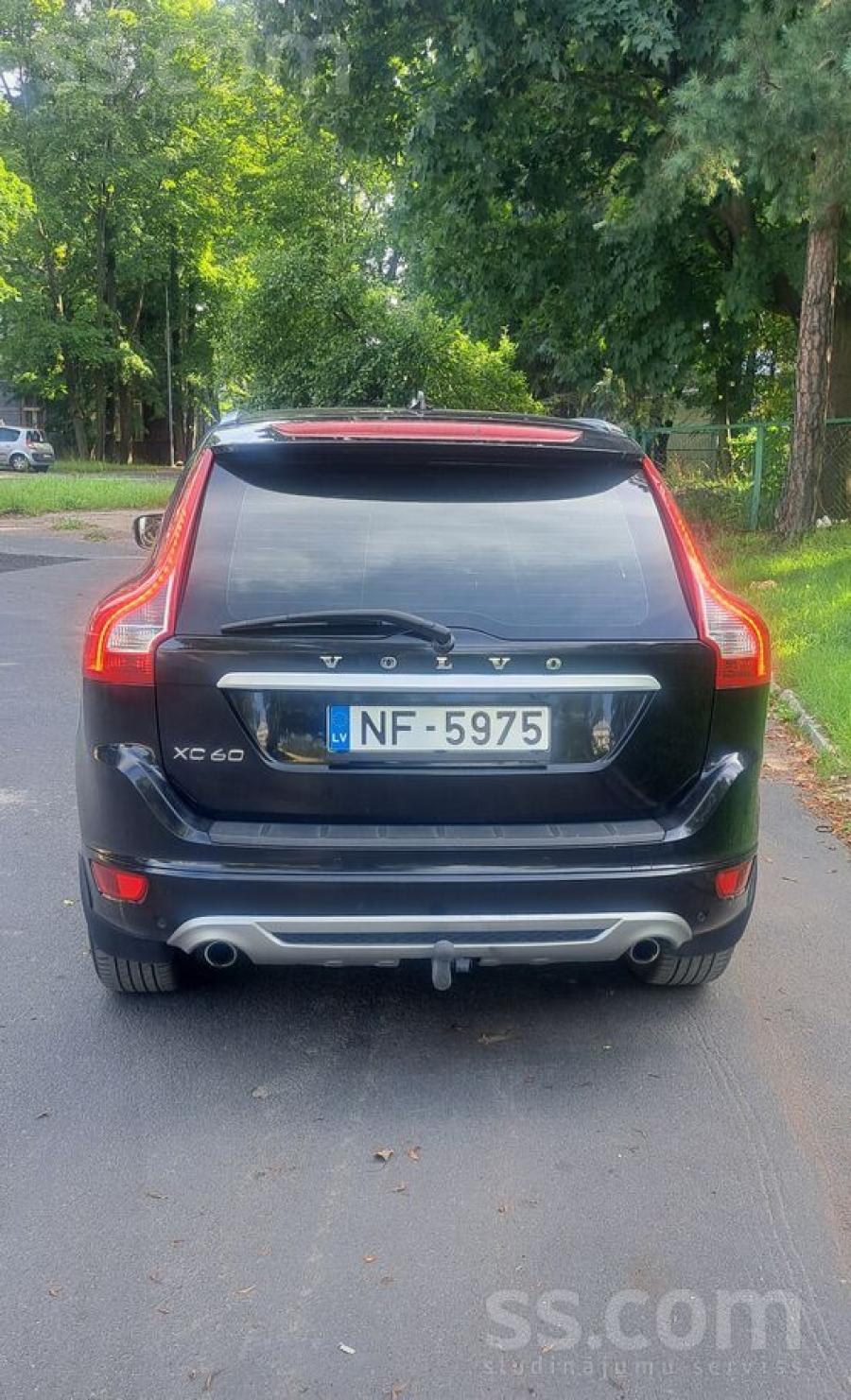Black Volvo XC60 2013 in Riga, with an engine capacity of 2.40 L and mileage of 127 thousand km for 10500 €, photo 1 on AUTOMOTO.COM.LV
