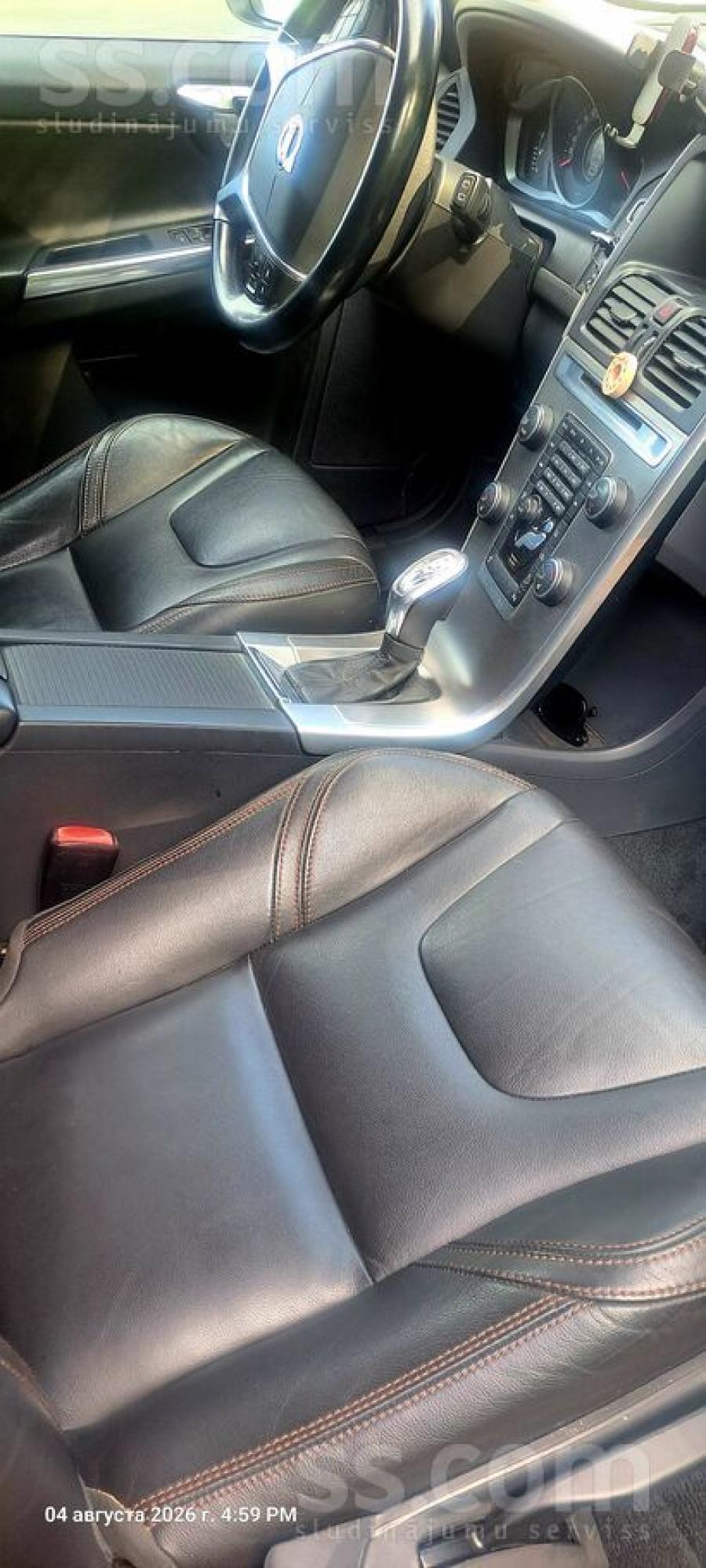 Black Volvo XC60 2013 in Riga, with an engine capacity of 2.40 L and mileage of 127 thousand km for 10500 €, photo 9 on AUTOMOTO.COM.LV