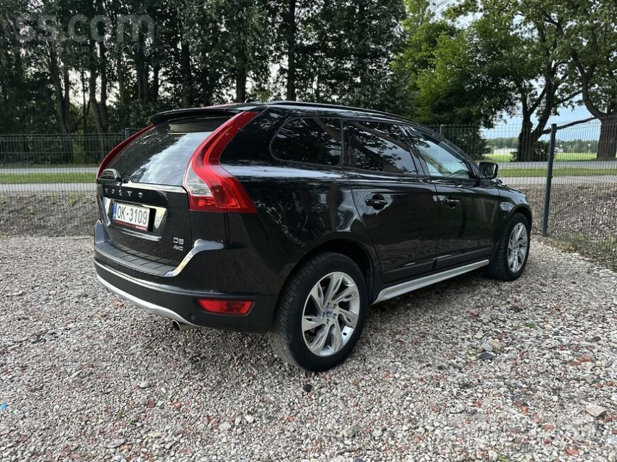Black Volvo XC60 2013 in Cesis, with an engine capacity of 2.40 L and mileage of 0 thousand km for 10900 €, photo 4 on AUTOMOTO.COM.LV