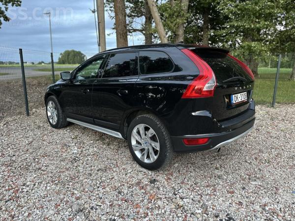 Black Volvo XC60 2013 in Cesis, with an engine capacity of 2.40 L and mileage of 0 thousand km for 10900 €, photo 4 on AUTOMOTO.COM.LV