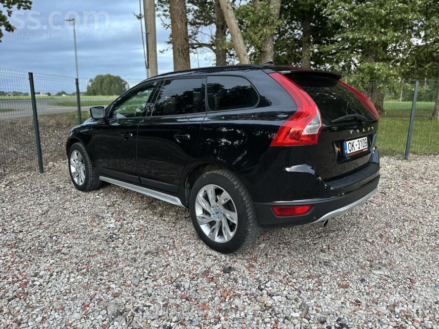 Black Volvo XC60 2013 in Cesis, with an engine capacity of 2.40 L and mileage of 0 thousand km for 10900 €, photo 5 on AUTOMOTO.COM.LV