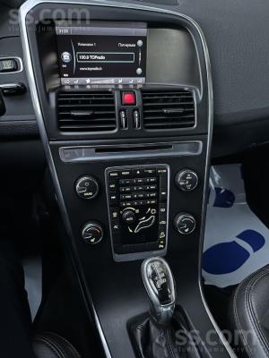 Black Volvo XC60 2013 in Cesis, with an engine capacity of 2.40 L and mileage of 0 thousand km for 10900 €, photo 9 on AUTOMOTO.COM.LV