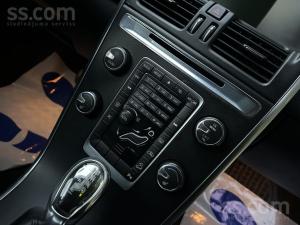 Black Volvo XC60 2013 in Cesis, with an engine capacity of 2.40 L and mileage of 0 thousand km for 10900 €, photo 13 on AUTOMOTO.COM.LV