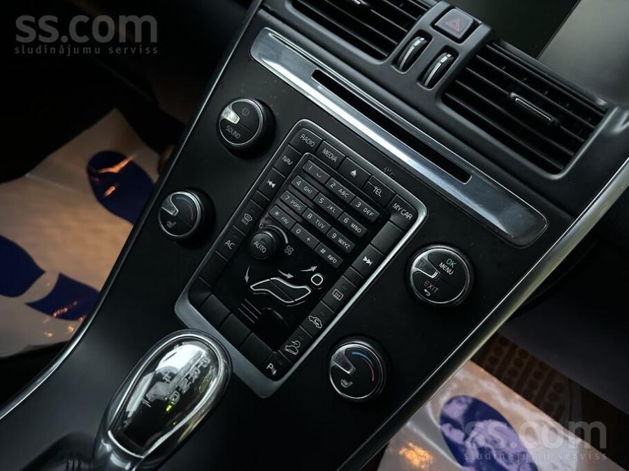 Black Volvo XC60 2013 in Cesis, with an engine capacity of 2.40 L and mileage of 0 thousand km for 10900 €, photo 13 on AUTOMOTO.COM.LV