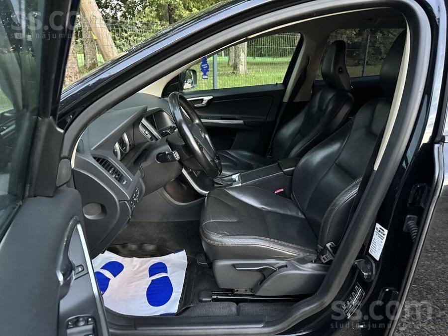 Black Volvo XC60 2013 in Cesis, with an engine capacity of 2.40 L and mileage of 0 thousand km for 10900 €, photo 17 on AUTOMOTO.COM.LV