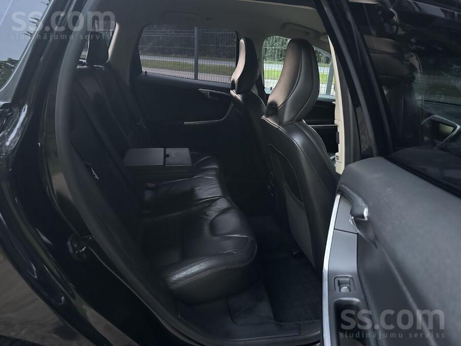 Black Volvo XC60 2013 in Cesis, with an engine capacity of 2.40 L and mileage of 0 thousand km for 10900 €, photo 19 on AUTOMOTO.COM.LV