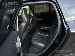 Black Volvo XC60 2013 in Cesis, with an engine capacity of 2.40 L and mileage of 0 thousand km for 10900 €, photo 20 on AUTOMOTO.COM.LV