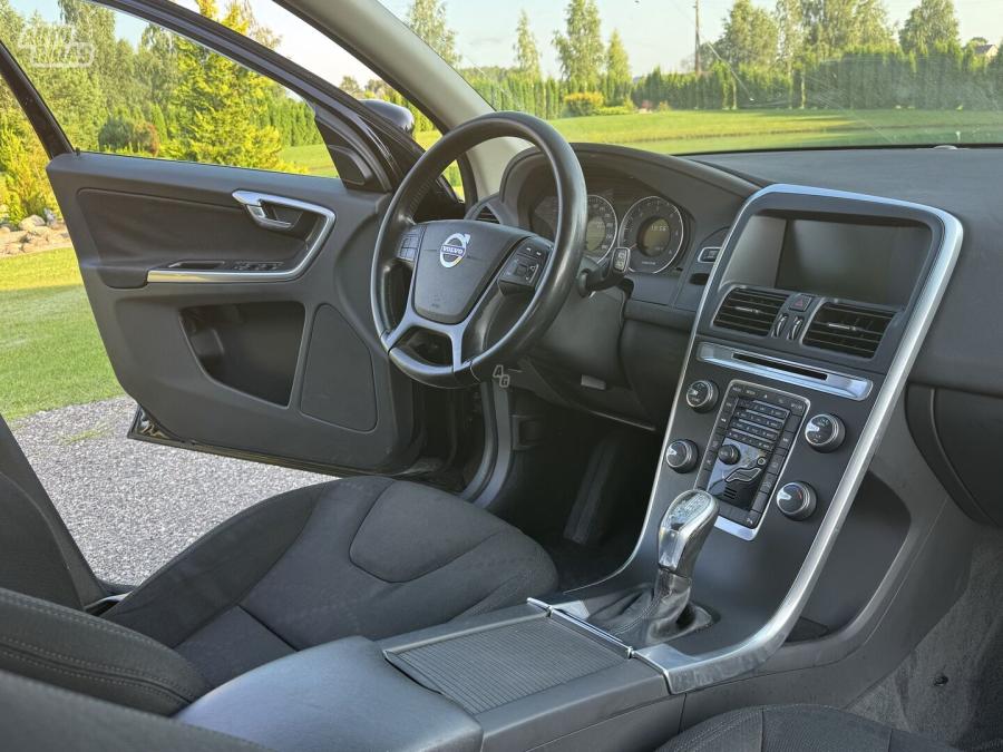 Melns Volvo XC60 2013 Alīta, ar dzinēja tilpumu 2.00 L un nobraukumu 213 tūkst. km par 11499 €, foto 4 vietnē AUTOMOTO.COM.LV