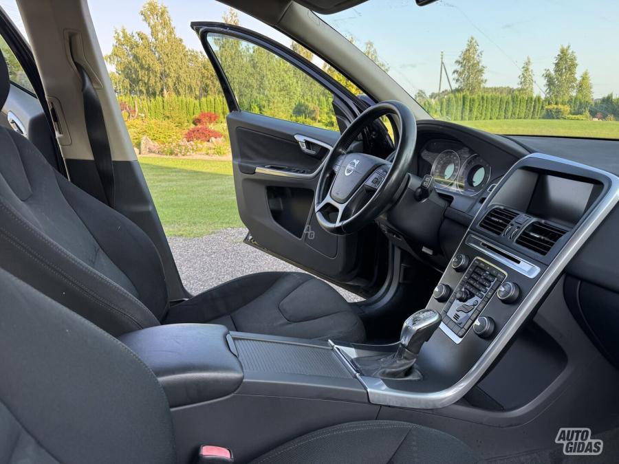Melns Volvo XC60 2013 Alīta, ar dzinēja tilpumu 2.00 L un nobraukumu 213 tūkst. km par 11499 €, foto 12 vietnē AUTOMOTO.COM.LV
