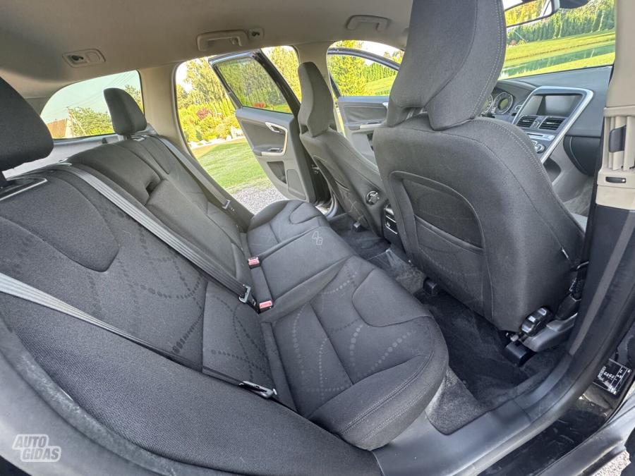Melns Volvo XC60 2013 Alīta, ar dzinēja tilpumu 2.00 L un nobraukumu 213 tūkst. km par 11499 €, foto 24 vietnē AUTOMOTO.COM.LV
