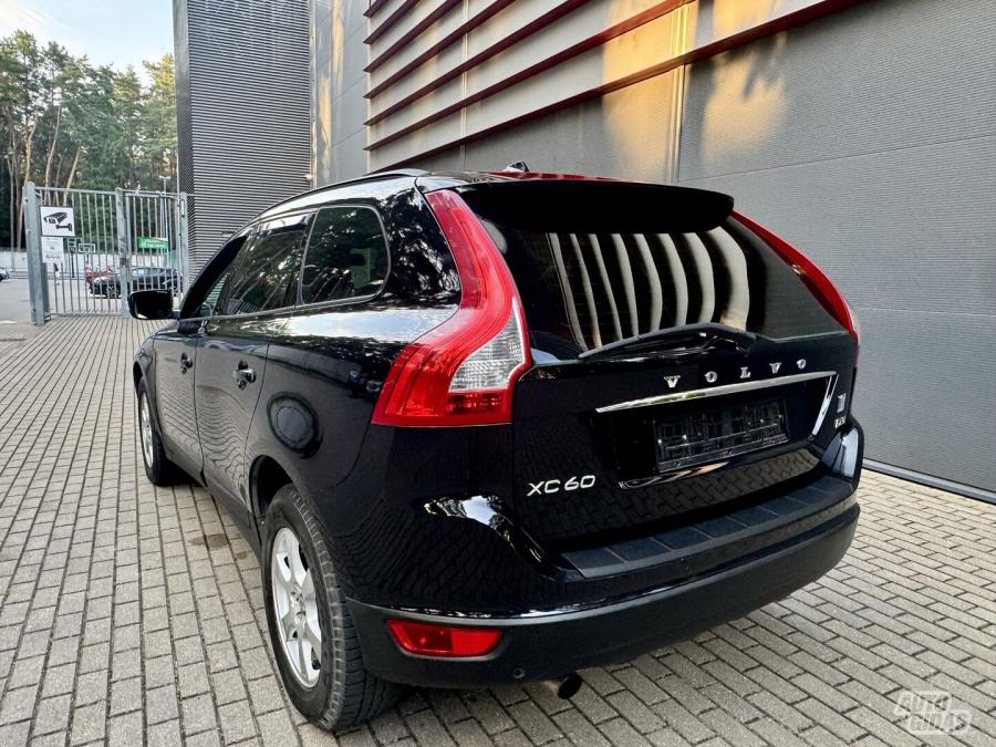 Melns Volvo XC60 2013 Alīta, ar dzinēja tilpumu 2.00 L un nobraukumu 213 tūkst. km par 11499 €, foto 28 vietnē AUTOMOTO.COM.LV