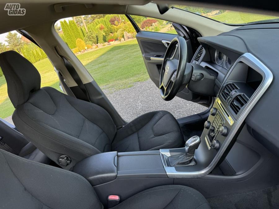 Melns Volvo XC60 2013 Alīta, ar dzinēja tilpumu 2.00 L un nobraukumu 213 tūkst. km par 11499 €, foto 32 vietnē AUTOMOTO.COM.LV